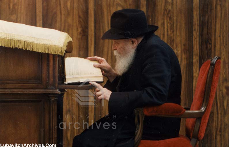 Weekly Unique Photo of the Rebbe | CrownHeights.info – Chabad News ...