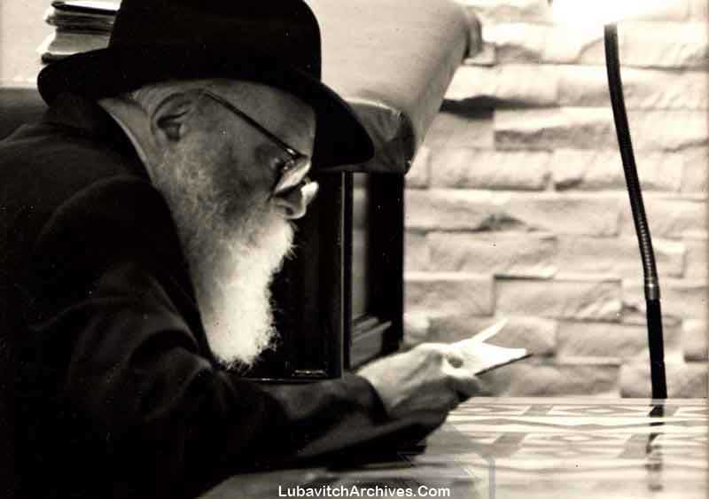 Weekly Unique Photo of the Rebbe | CrownHeights.info – Chabad News ...