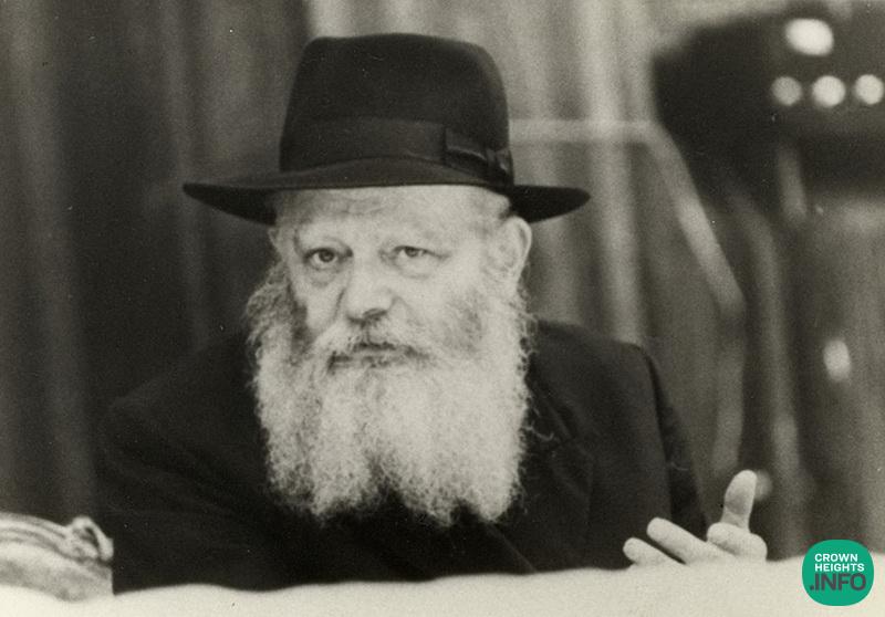 Weekly Unique Photo of the Rebbe | CrownHeights.info – Chabad News ...