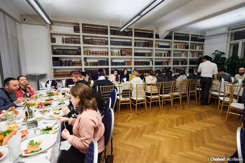 Viennese Jewish Community Takes In Hundreds of Ukraine Refugees ...