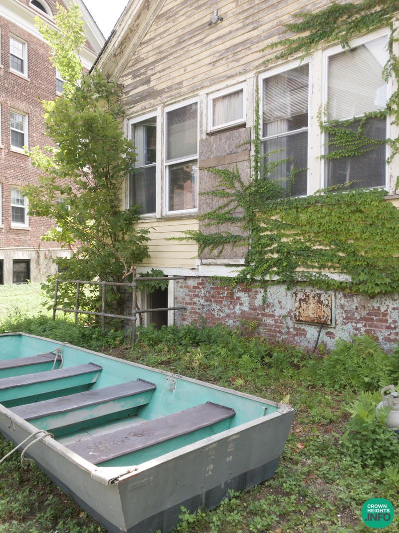 An Abandoned Shul On A New York City Island | CrownHeights.info ...