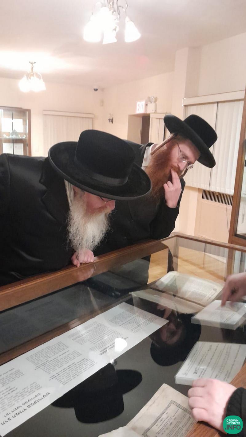 Rebbe of Kretshnif Visits 770, Sees The Rebbe’s Room, Broadcast Room ...