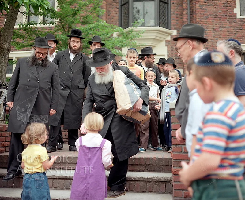 Never Before Seen Photos Of The Rebbe By The Chassidic Art Institute In ...