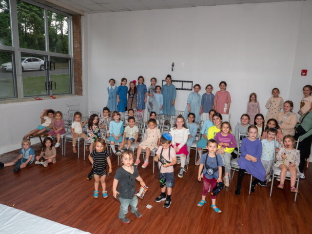 Shluchim and Children Gather For Hakhel Kinus at Chabad of Great Neck ...