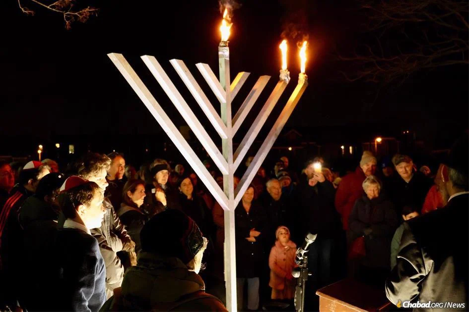 Hundreds of Irish Jews Light Menorah at Dublin’s Herzog Park ...
