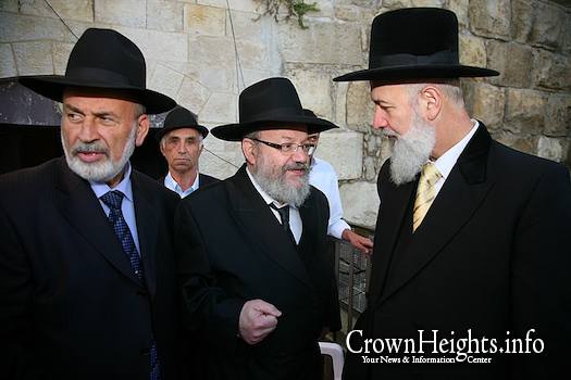 Georgian Jews Make 3 Hachnosas Sefer Torahs at Kosel | CrownHeights ...