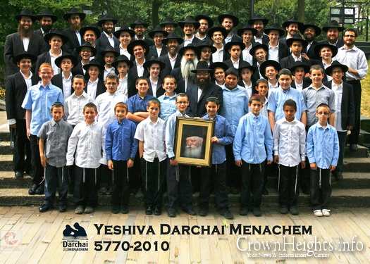 Darchai Menachem Poses for Picture of the Day! | CrownHeights.info ...