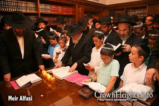 Photos: Visiting the Rebbes Room in 770 Kfar Chabad | CrownHeights.info ...