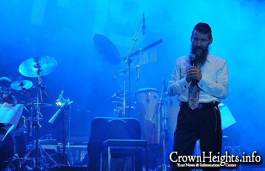 Photos: Avraham Fried Performs in the Sultan Pool | CrownHeights.info ...