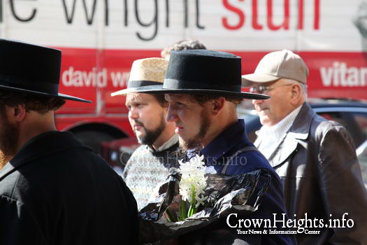 When the ‘Aimish’ meet the ‘Heimish’ | CrownHeights.info – Chabad News ...