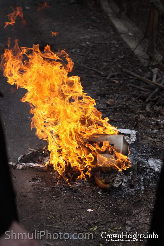 Photos: Burning the ‘Chometz’ Around Crown Heights! | CrownHeights.info ...